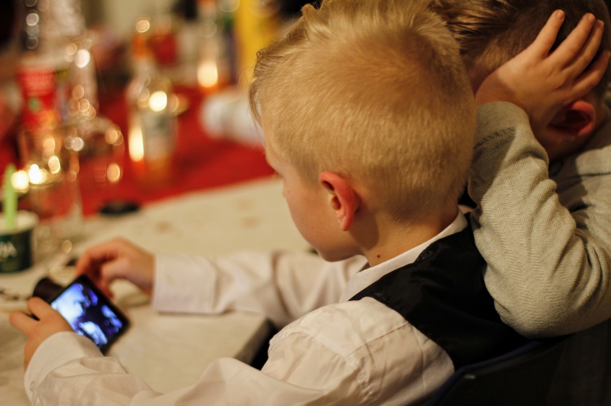 When You Should Give Your Child A Smartphone Modern Woman All Over